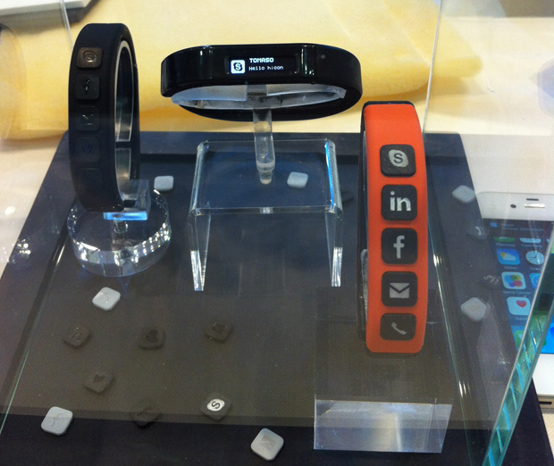 Hicon is all your social networks, made wearable! | Indiegogo