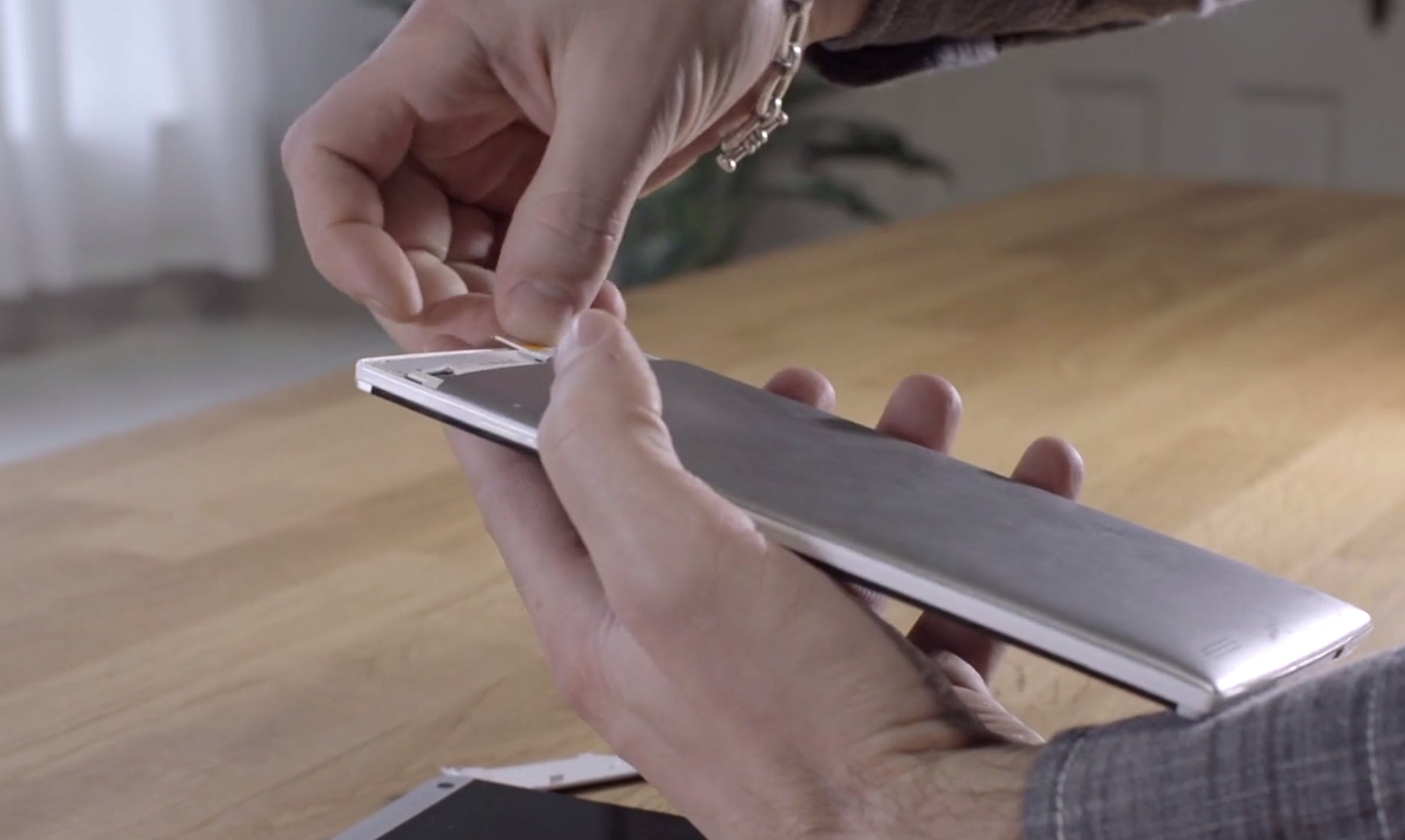 BOSS Phone: World's First Unlocked, Dual SIM w Tor | Indiegogo