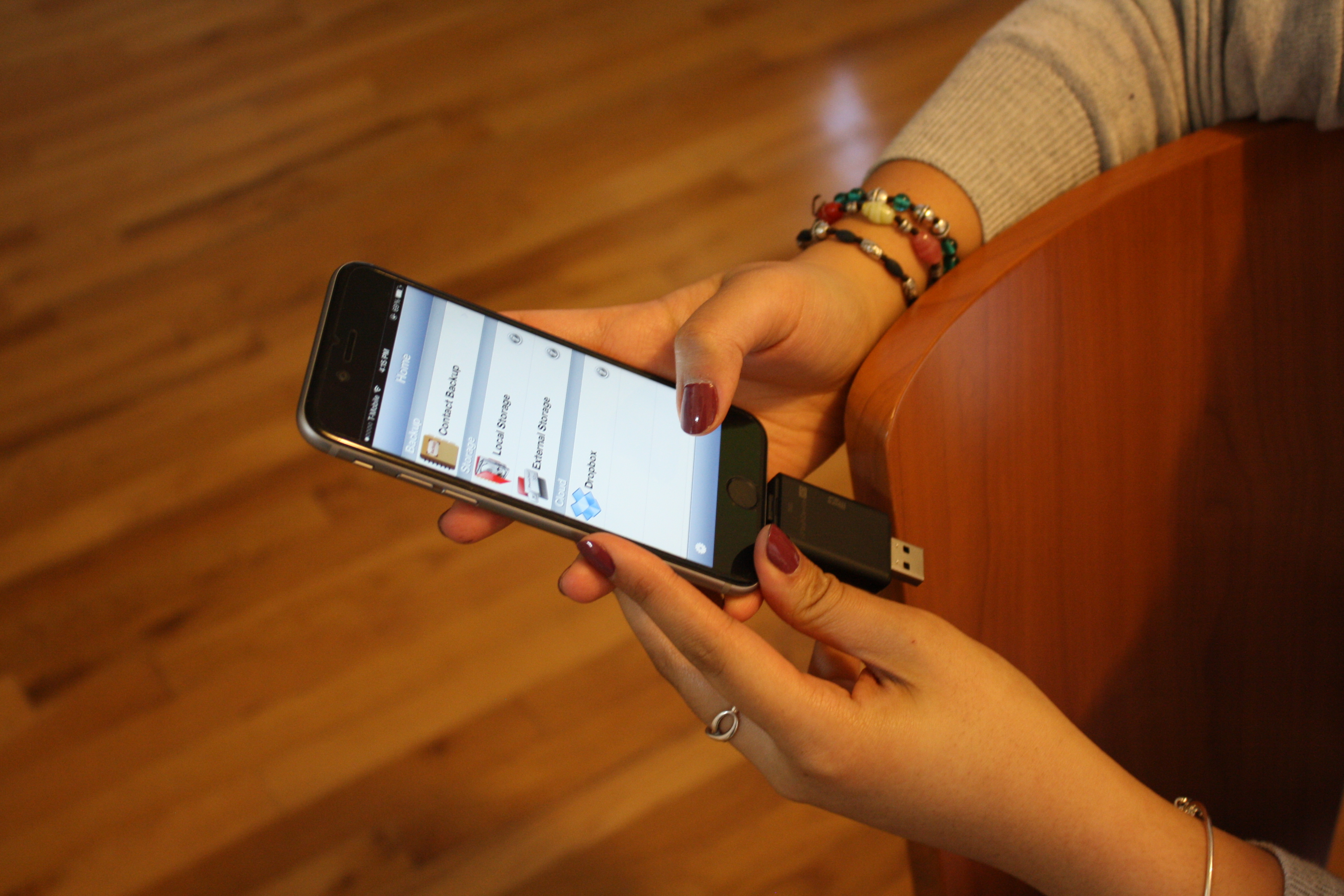 UNiFLASH 32-128GB External Drives: iPhone 4-6 iPad | Indiegogo