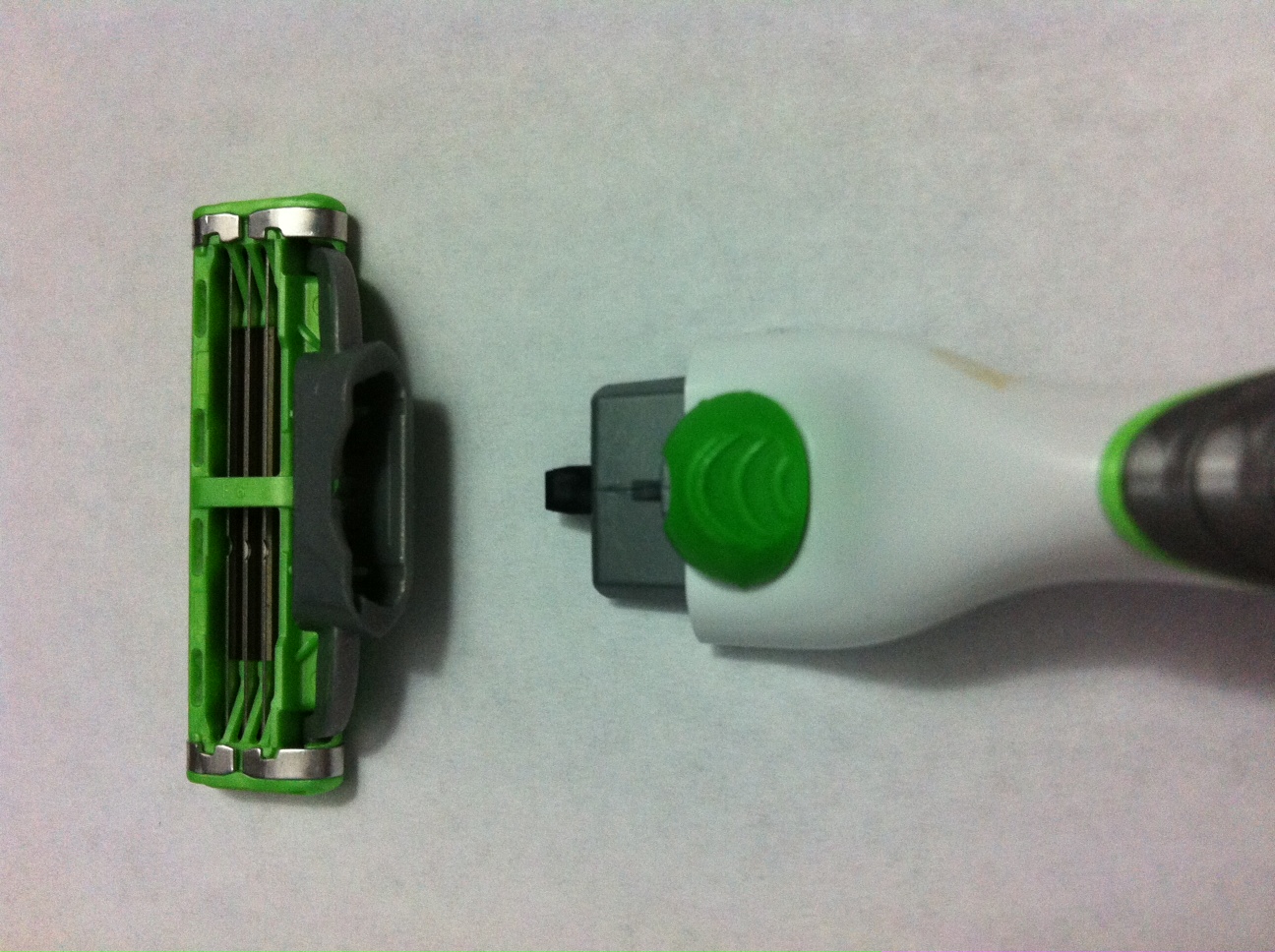 The Clean Swipe Razor | Indiegogo