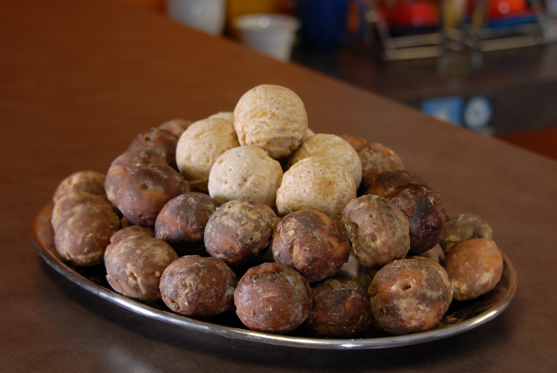 BRONUTS: The revolution takes balls!...and a mobile donut bakery ...