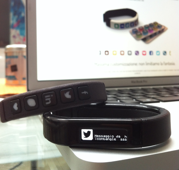 Hicon is all your social networks, made wearable! | Indiegogo